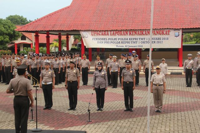 Upacara Laporan Kenaikan Pangkat Personel Polda Kepri